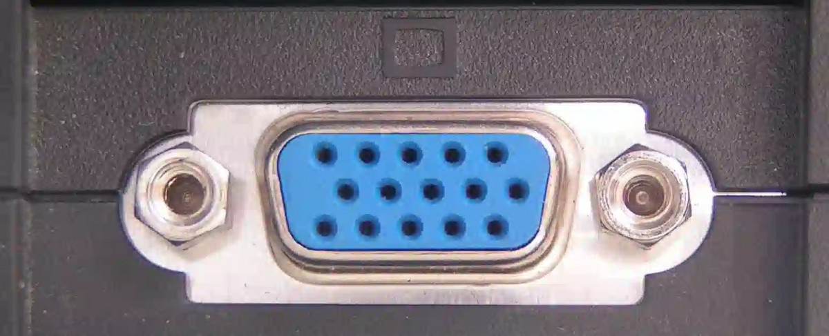 Cổng VGA là gì? So sánh giữa VGA và HDMI